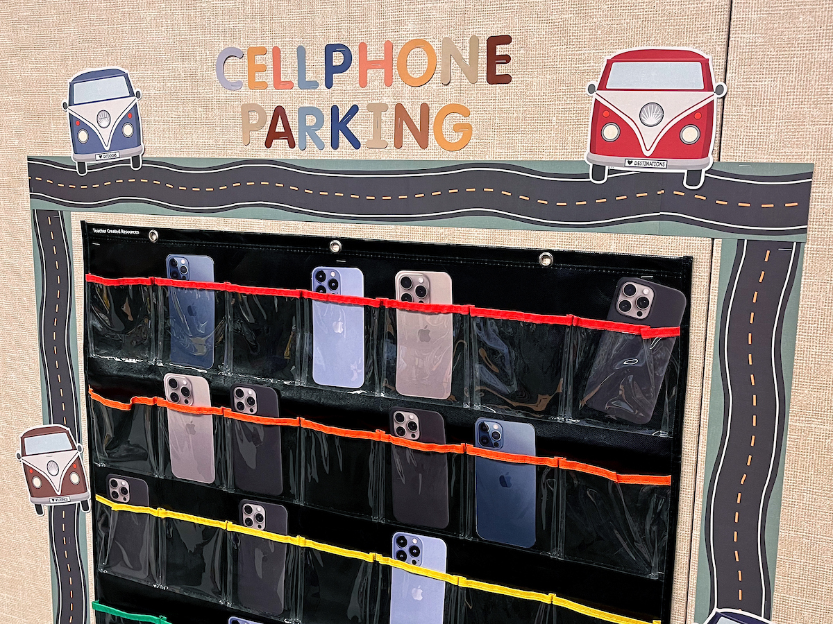 5 Ways to Use Pocket Charts for Phones in Class – Teacher Created Tips